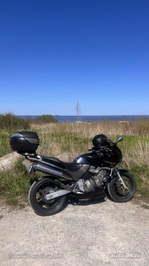 Melns Honda CB 600F 2003 Tallina, ar dzinēja tilpumu 0.60 L un nobraukumu 42 tūkst. km par 2300 €, foto 10 vietnē AUTOMOTO.COM.LV