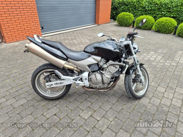 Black Honda CB 600F 2003 in Tartu, with an engine capacity of 0.60 L and mileage of 19 thousand km for 1800 €, photo 3 on AUTOMOTO.COM.LV