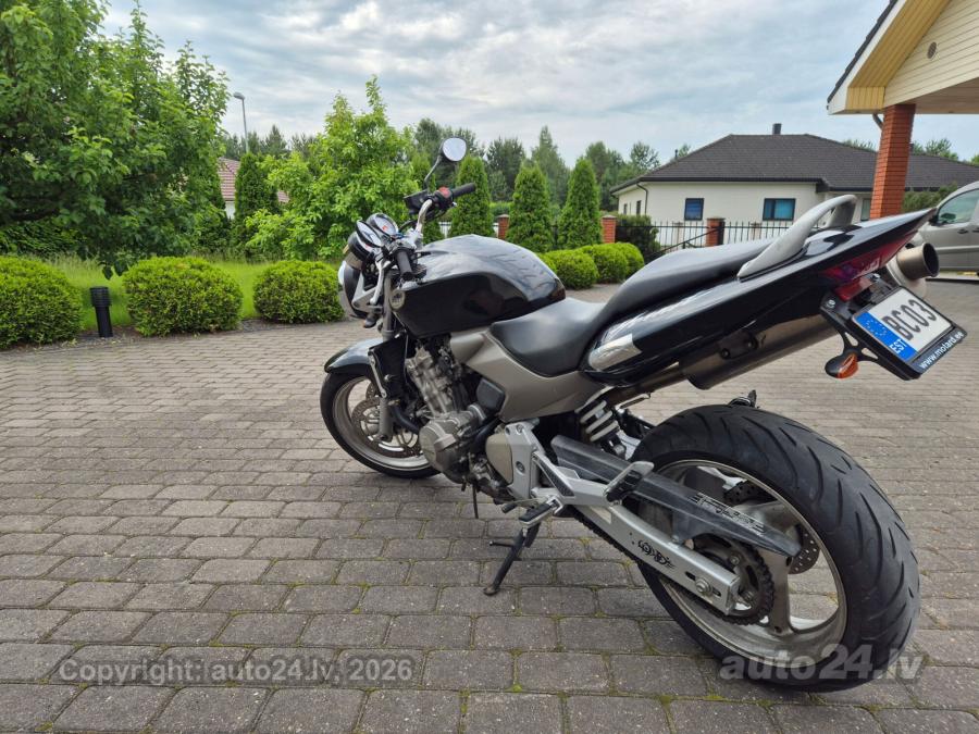 Черный Хонда CB 600F 2003 в Тарту, объемом двигателя 0.60 л и пробегом 19 тыс. км за 1800 €, фото 5 на AUTOMOTO.COM.LV