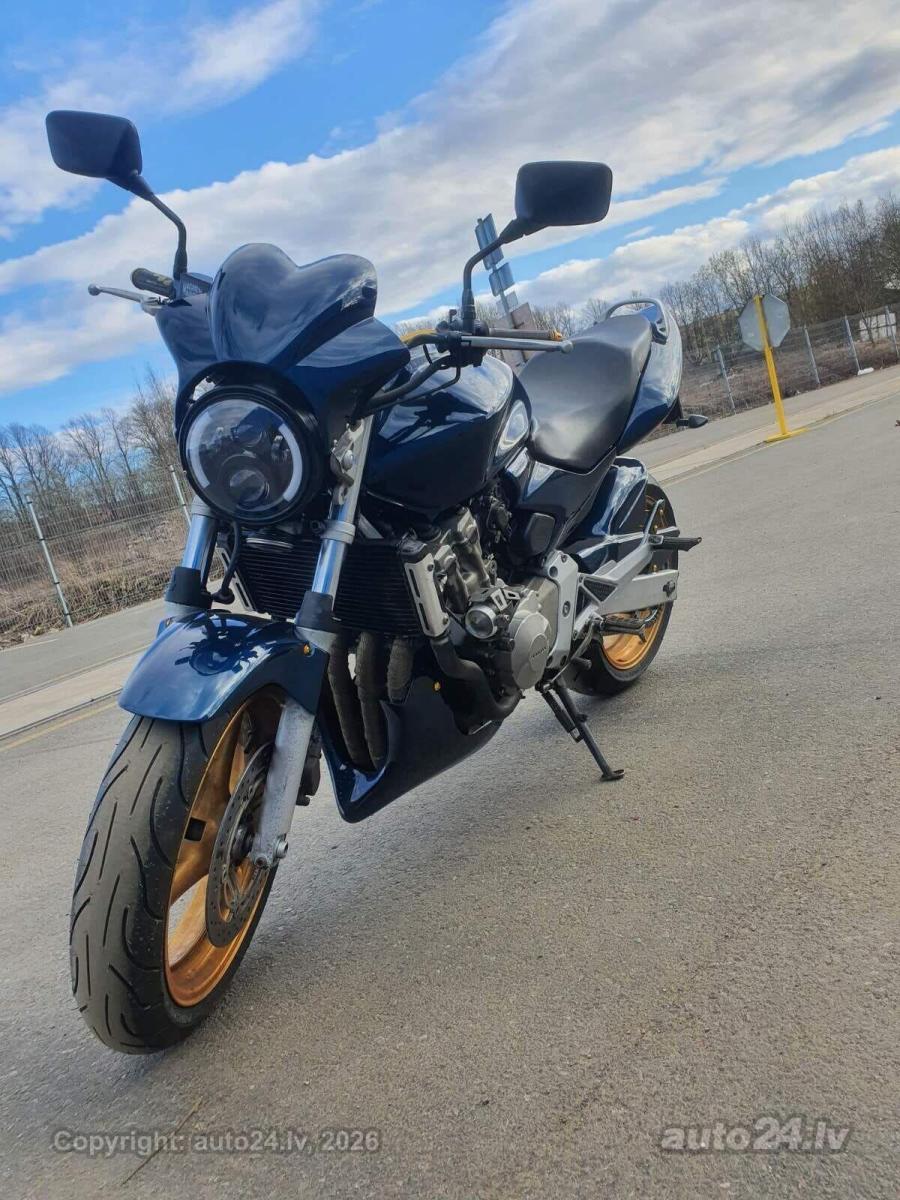 Melns Honda CB 600F 2004 Tallina, ar dzinēja tilpumu 0.60 L un nobraukumu 43 tūkst. km par 2700 €, foto 3 vietnē AUTOMOTO.COM.LV