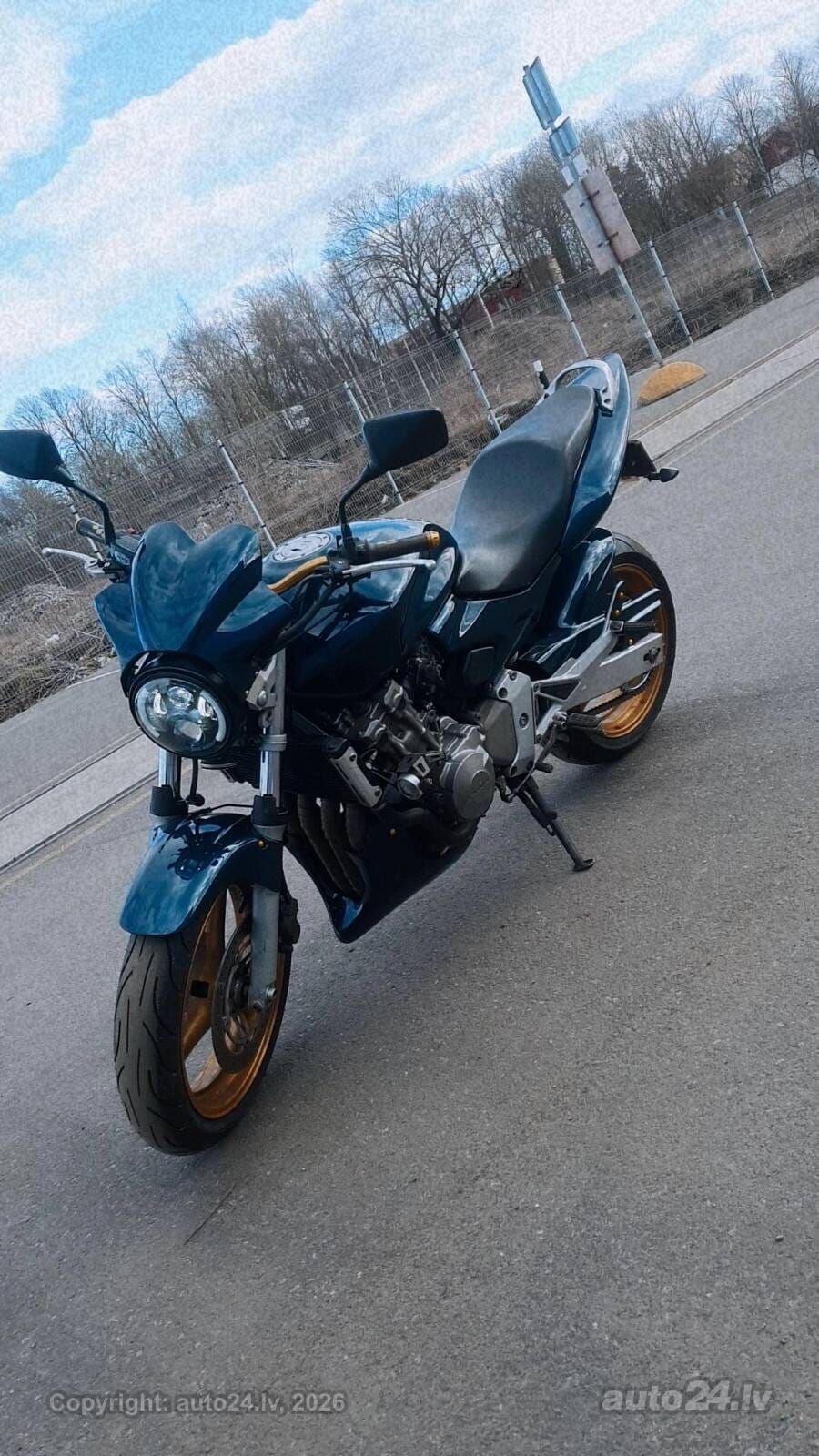 Melns Honda CB 600F 2004 Tallina, ar dzinēja tilpumu 0.60 L un nobraukumu 43 tūkst. km par 2700 €, foto 4 vietnē AUTOMOTO.COM.LV