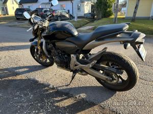 Черный Хонда CB 600F 2008 в Пярну, объемом двигателя 0.60 л и пробегом 37 тыс. км за 3800 €, фото 4 на AUTOMOTO.COM.LV