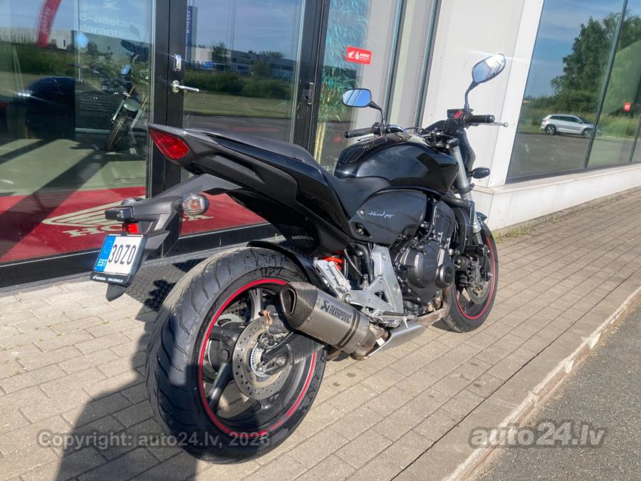 Black Honda CB 600F 2012 in Tallinn, with an engine capacity of 0.00 L and mileage of 31 thousand km for 4250 €, photo 8 on AUTOMOTO.COM.LV