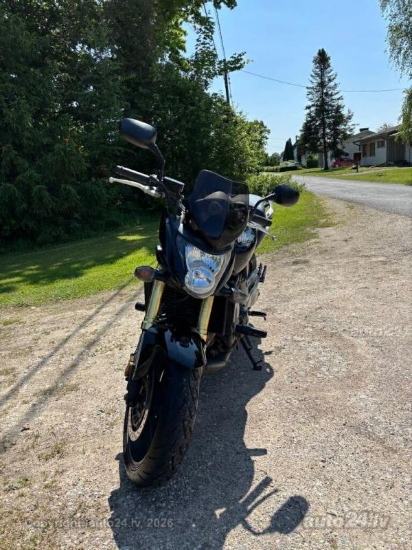 Pelēks Honda CB 600F 2007 Pērnava, ar dzinēja tilpumu 0.60 L un nobraukumu 40 tūkst. km par 3300 €, foto 1 vietnē AUTOMOTO.COM.LV