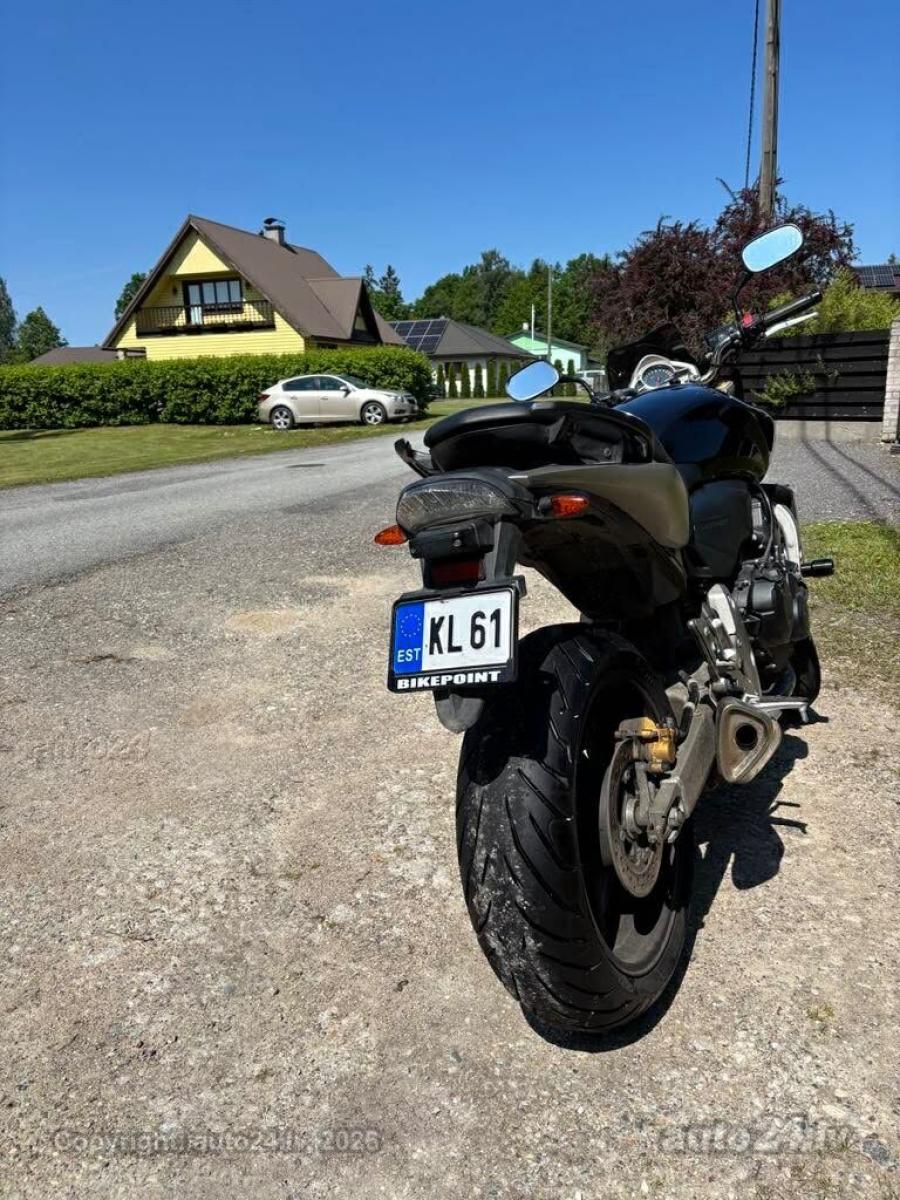Pelēks Honda CB 600F 2007 Pērnava, ar dzinēja tilpumu 0.60 L un nobraukumu 40 tūkst. km par 3300 €, foto 2 vietnē AUTOMOTO.COM.LV
