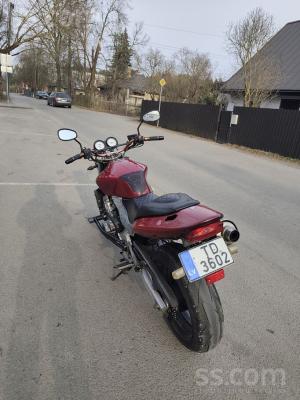 Хонда CB 600F 2000 в Рига, объемом двигателя 0.60 л и пробегом 0 тыс. км за 1800 €, фото 4 на AUTOMOTO.COM.LV