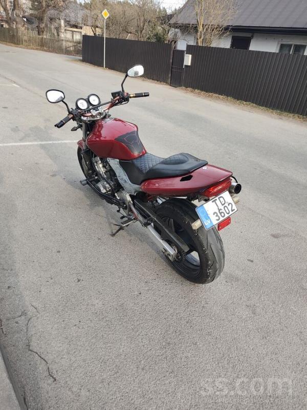 Хонда CB 600F 2000 в Рига, объемом двигателя 0.60 л и пробегом 0 тыс. км за 1800 €, фото 4 на AUTOMOTO.COM.LV