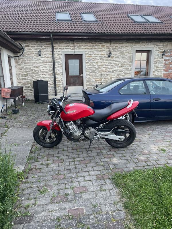 Red Honda CB 600F 1999 in Tallinn, with an engine capacity of 0.60 L and mileage of 70 thousand km for 2000 €, photo 5 on AUTOMOTO.COM.LV
