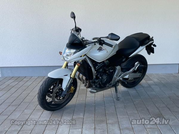 White Honda CB 600F 2008 in Parnu, with an engine capacity of 0.60 L and mileage of 0 thousand km for 3490 €, photo 2 on AUTOMOTO.COM.LV