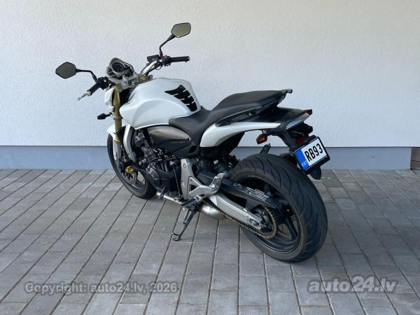 White Honda CB 600F 2008 in Parnu, with an engine capacity of 0.60 L and mileage of 0 thousand km for 3490 €, photo 3 on AUTOMOTO.COM.LV