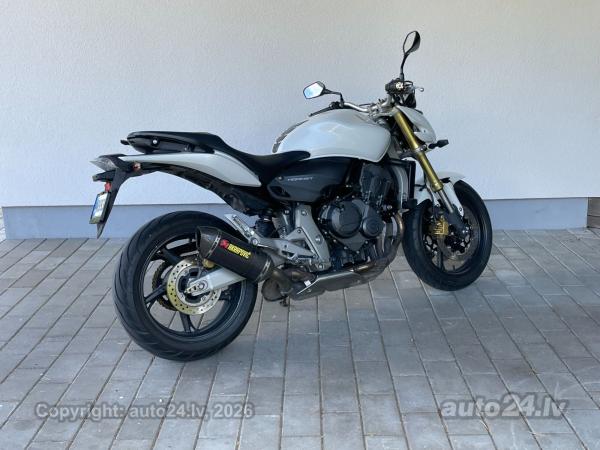 White Honda CB 600F 2008 in Parnu, with an engine capacity of 0.60 L and mileage of 0 thousand km for 3490 €, photo 4 on AUTOMOTO.COM.LV