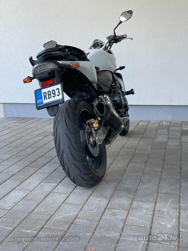 White Honda CB 600F 2008 in Parnu, with an engine capacity of 0.60 L and mileage of 0 thousand km for 3490 €, photo 5 on AUTOMOTO.COM.LV
