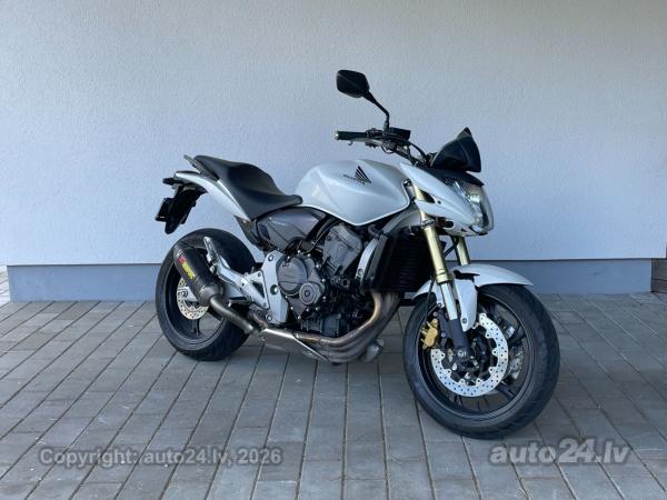 White Honda CB 600F 2008 in Parnu, with an engine capacity of 0.60 L and mileage of 0 thousand km for 3490 €, photo 7 on AUTOMOTO.COM.LV