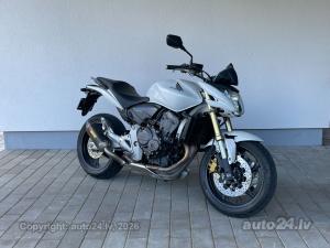 Белый Хонда CB 600F 2008 в Пярну, объемом двигателя 0.60 л и пробегом 0 тыс. км за 3490 €, фото 8 на AUTOMOTO.COM.LV