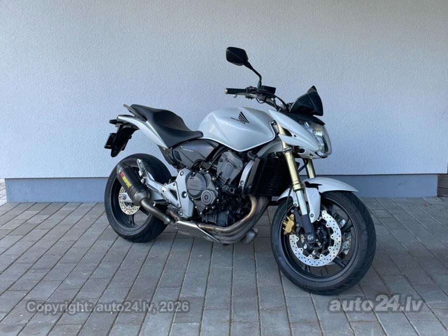Белый Хонда CB 600F 2008 в Пярну, объемом двигателя 0.60 л и пробегом 0 тыс. км за 3490 €, фото 8 на AUTOMOTO.COM.LV