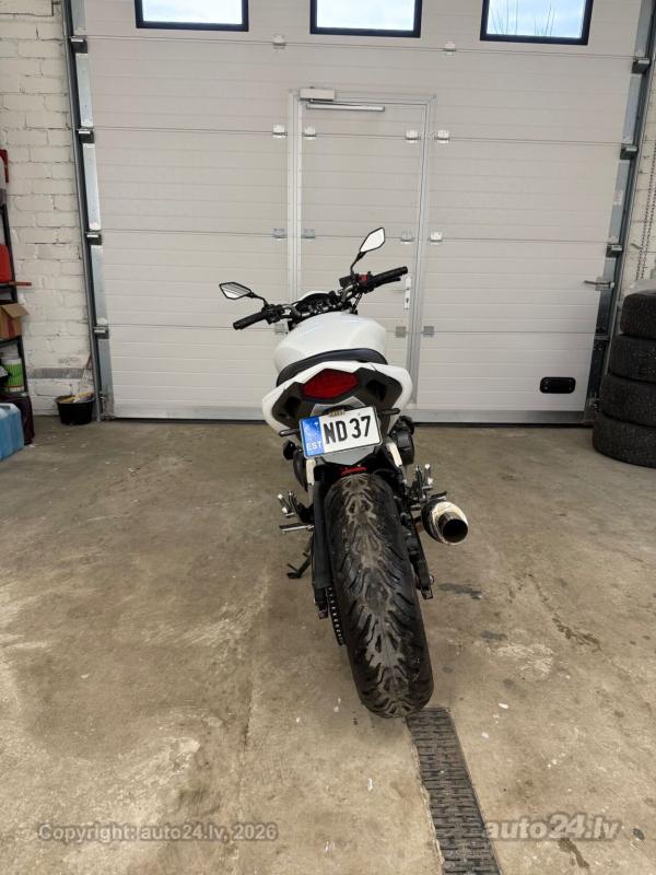 White Honda CB 600F 2011 in Rapla, with an engine capacity of 0.60 L and mileage of 28 thousand km for 4800 €, photo 5 on AUTOMOTO.COM.LV