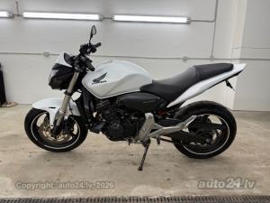 White Honda CB 600F 2011 in Rapla, with an engine capacity of 0.60 L and mileage of 28 thousand km for 4800 €, photo 2 on AUTOMOTO.COM.LV