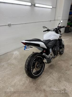 White Honda CB 600F 2011 in Rapla, with an engine capacity of 0.60 L and mileage of 28 thousand km for 4800 €, photo 4 on AUTOMOTO.COM.LV