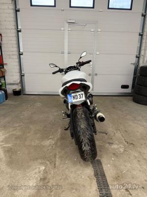 White Honda CB 600F 2011 in Rapla, with an engine capacity of 0.60 L and mileage of 28 thousand km for 4800 €, photo 5 on AUTOMOTO.COM.LV