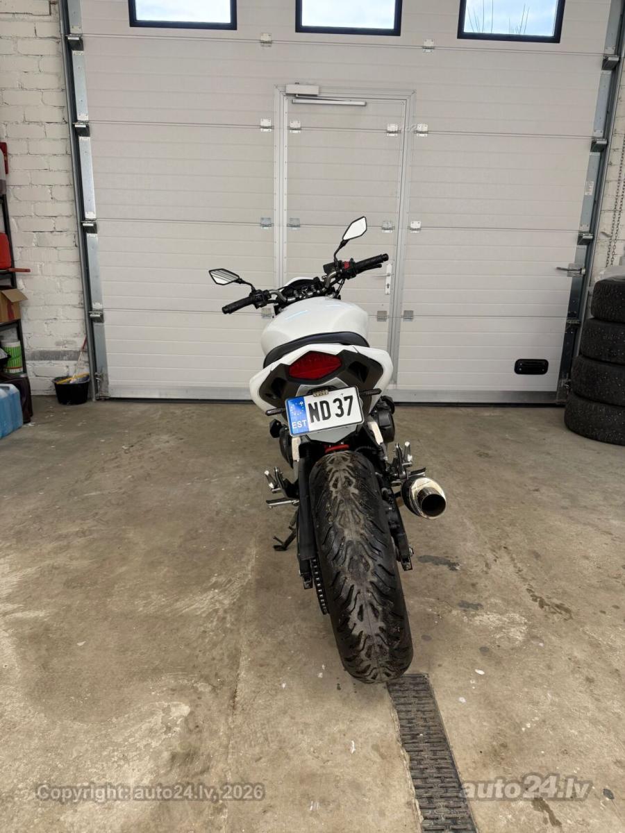 White Honda CB 600F 2011 in Rapla, with an engine capacity of 0.60 L and mileage of 28 thousand km for 4800 €, photo 5 on AUTOMOTO.COM.LV