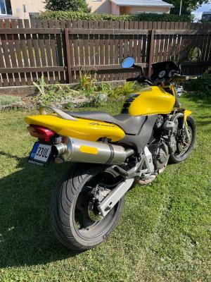 Dzeltens Honda CB 600F 2002 Tallina, ar dzinēja tilpumu 0.60 L un nobraukumu 43 tūkst. km par 2000 €, foto 3 vietnē AUTOMOTO.COM.LV