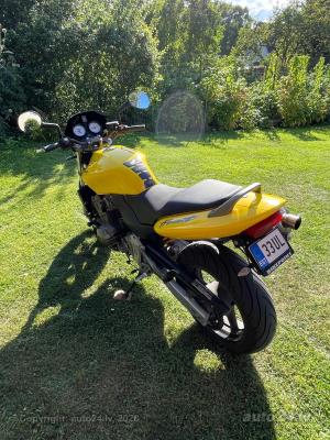 Dzeltens Honda CB 600F 2002 Tallina, ar dzinēja tilpumu 0.60 L un nobraukumu 43 tūkst. km par 2000 €, foto 4 vietnē AUTOMOTO.COM.LV