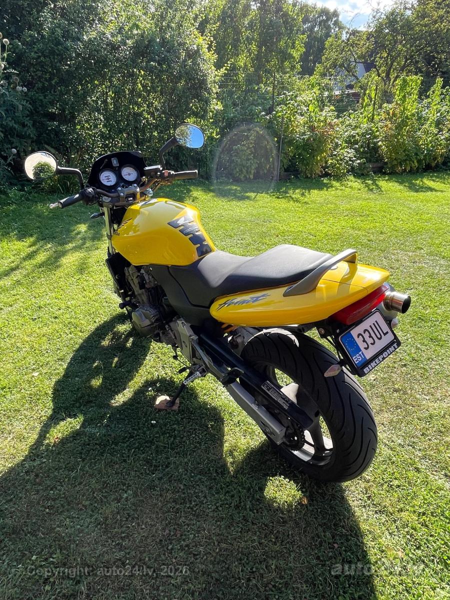 Dzeltens Honda CB 600F 2002 Tallina, ar dzinēja tilpumu 0.60 L un nobraukumu 43 tūkst. km par 2000 €, foto 4 vietnē AUTOMOTO.COM.LV