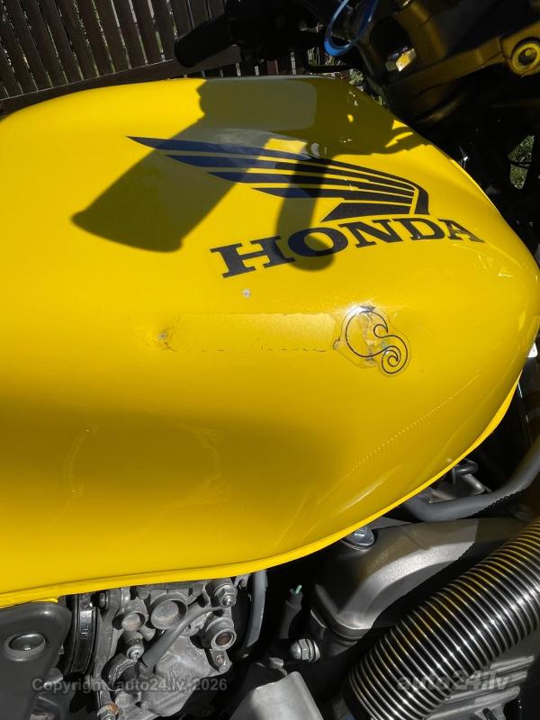 Dzeltens Honda CB 600F 2002 Tallina, ar dzinēja tilpumu 0.60 L un nobraukumu 43 tūkst. km par 2000 €, foto 6 vietnē AUTOMOTO.COM.LV