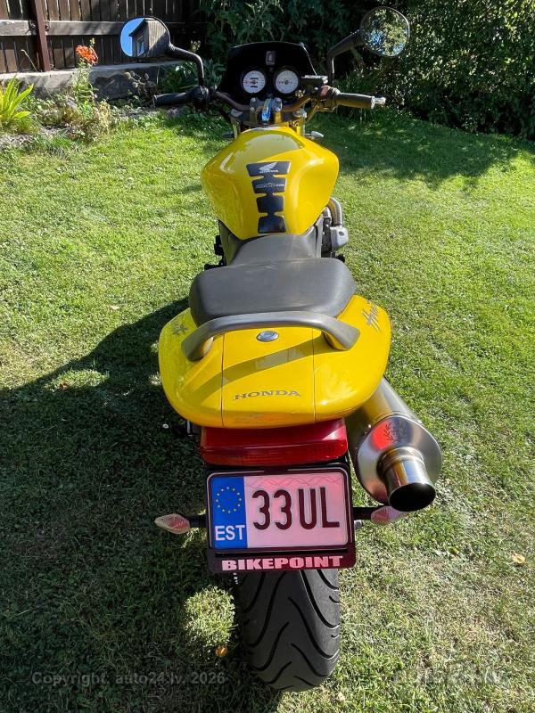 Dzeltens Honda CB 600F 2002 Tallina, ar dzinēja tilpumu 0.60 L un nobraukumu 43 tūkst. km par 2000 €, foto 8 vietnē AUTOMOTO.COM.LV