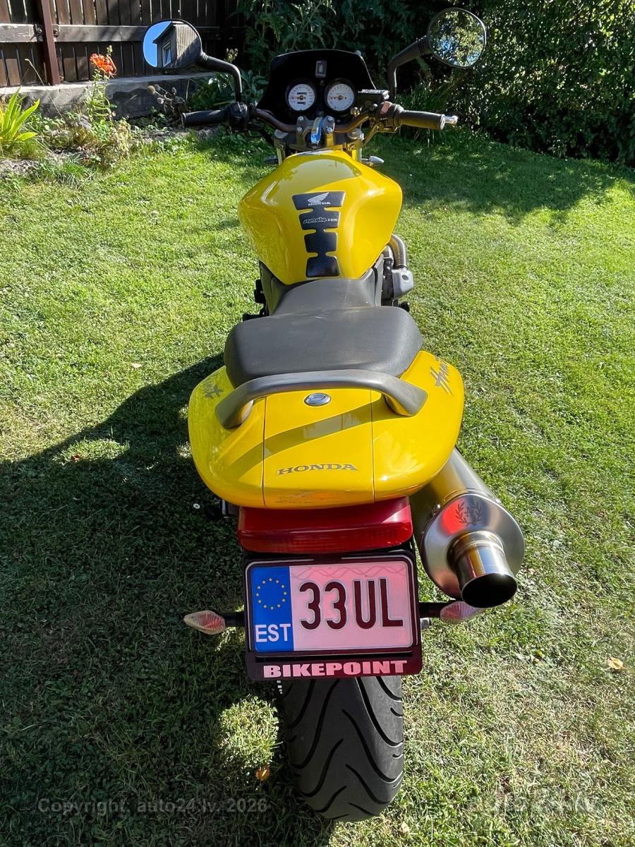 Dzeltens Honda CB 600F 2002 Tallina, ar dzinēja tilpumu 0.60 L un nobraukumu 43 tūkst. km par 2000 €, foto 8 vietnē AUTOMOTO.COM.LV
