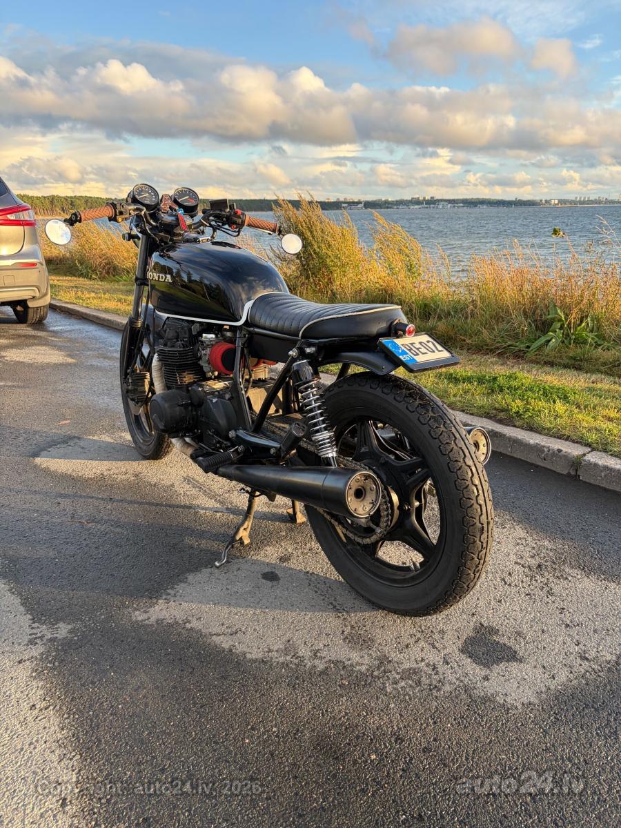 Black Honda Cb 650 1983 in Tallinn, with an engine capacity of 0.65 L and mileage of 49 thousand km for 3990 €, photo 4 on AUTOMOTO.COM.LV