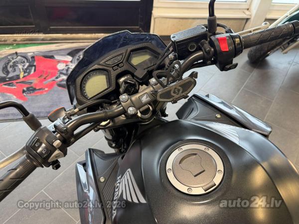 Black Honda Cb 650 2017 in Tallinn, with an engine capacity of 0.65 L and mileage of 33 thousand km for 5290 €, photo 11 on AUTOMOTO.COM.LV