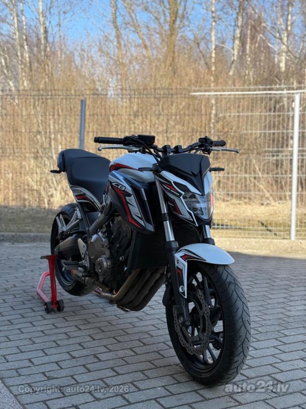 Black Honda Cb 650 2017 in Parnu, with an engine capacity of 0.65 L and mileage of 17 thousand km for 5190 €, photo 4 on AUTOMOTO.COM.LV