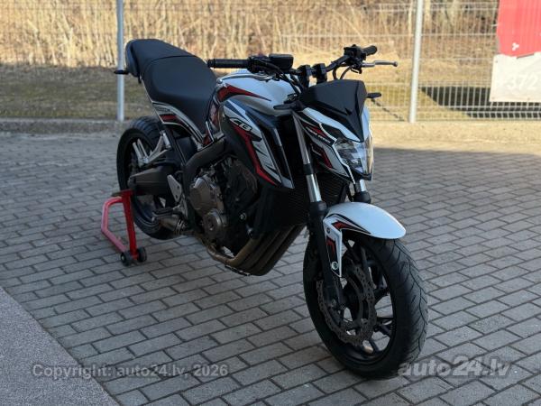 Black Honda Cb 650 2017 in Parnu, with an engine capacity of 0.65 L and mileage of 17 thousand km for 5190 €, photo 5 on AUTOMOTO.COM.LV