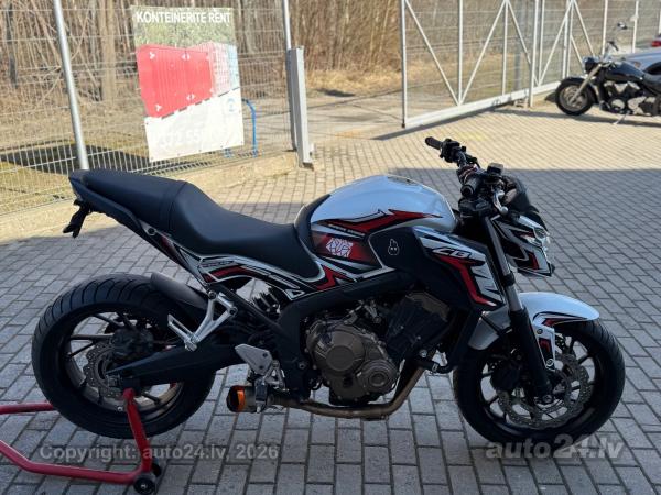 Black Honda Cb 650 2017 in Parnu, with an engine capacity of 0.65 L and mileage of 17 thousand km for 5190 €, photo 6 on AUTOMOTO.COM.LV