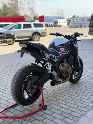 Черный Хонда Cb 650 2017 в Пярну, объемом двигателя 0.65 л и пробегом 17 тыс. км за 5190 €, фото 8 на AUTOMOTO.COM.LV