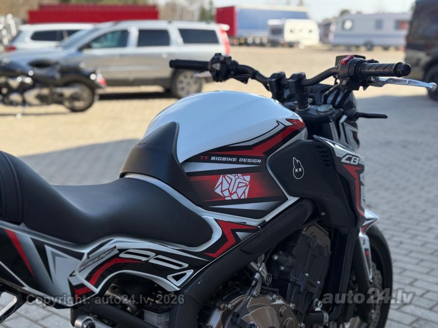 Черный Хонда Cb 650 2017 в Пярну, объемом двигателя 0.65 л и пробегом 17 тыс. км за 5190 €, фото 9 на AUTOMOTO.COM.LV