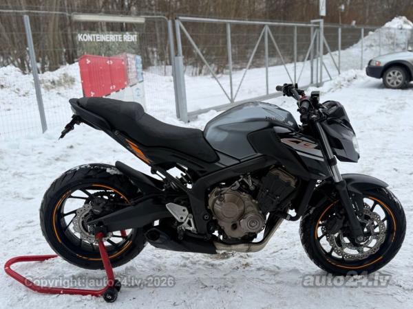 Melns Honda Cb 650 2018 Pērnava, ar dzinēja tilpumu 0.65 L un nobraukumu 32 tūkst. km par 5790 €, foto 5 vietnē AUTOMOTO.COM.LV