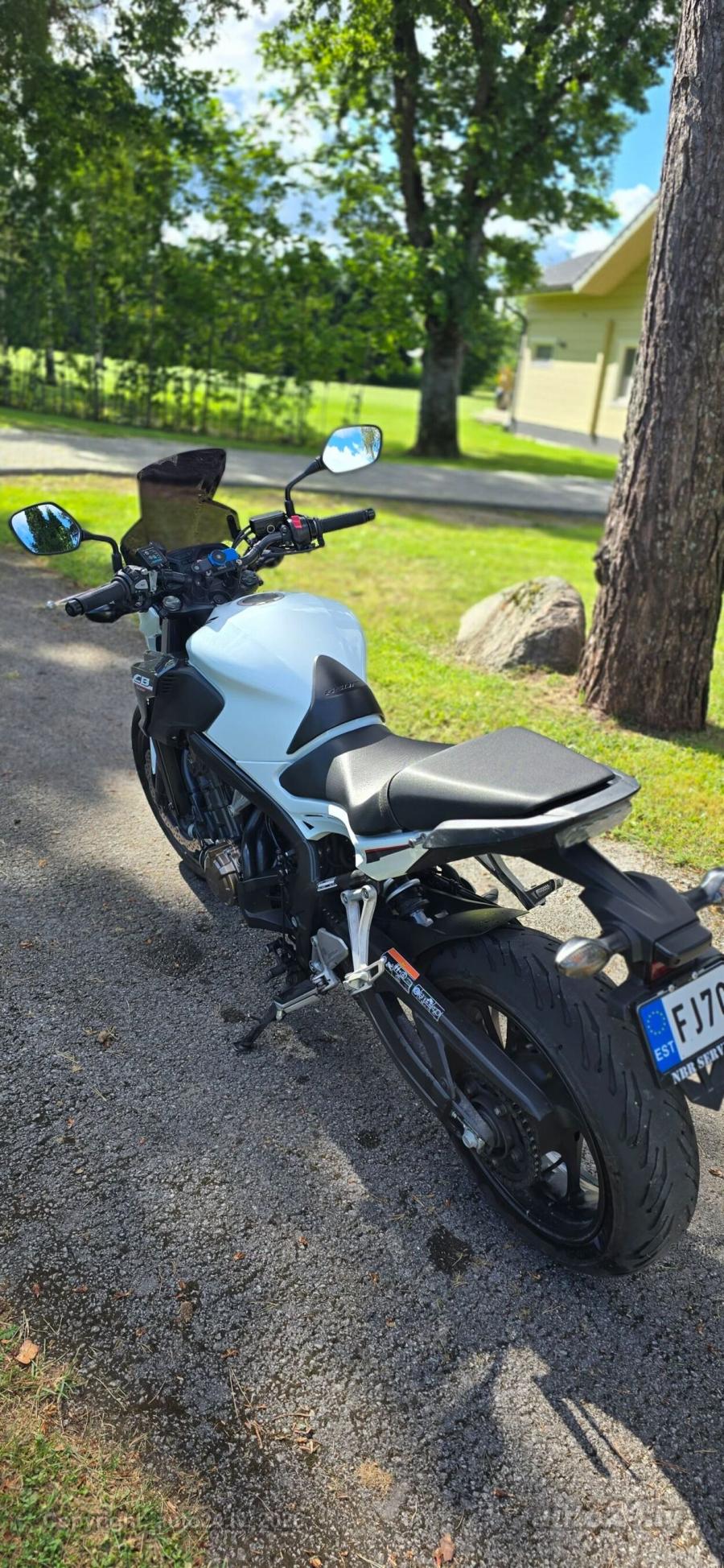 Black Honda Cb 650 2019 in Tallinn, with an engine capacity of 0.65 L and mileage of 37 thousand km for 5950 €, photo 3 on AUTOMOTO.COM.LV