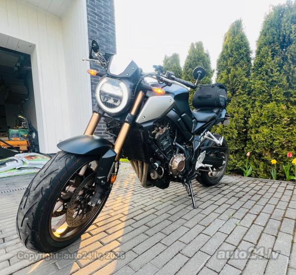Black Honda Cb 650 2021 in Tallinn, with an engine capacity of 0.00 L and mileage of 7 thousand km for 7900 €, photo 4 on AUTOMOTO.COM.LV