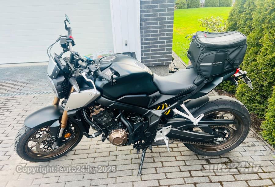 Black Honda Cb 650 2021 in Tallinn, with an engine capacity of 0.00 L and mileage of 7 thousand km for 7900 €, photo 8 on AUTOMOTO.COM.LV