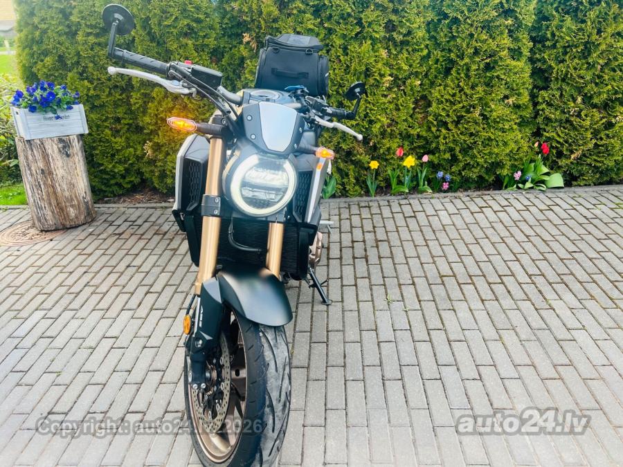 Black Honda Cb 650 2021 in Tallinn, with an engine capacity of 0.00 L and mileage of 7 thousand km for 7900 €, photo 9 on AUTOMOTO.COM.LV