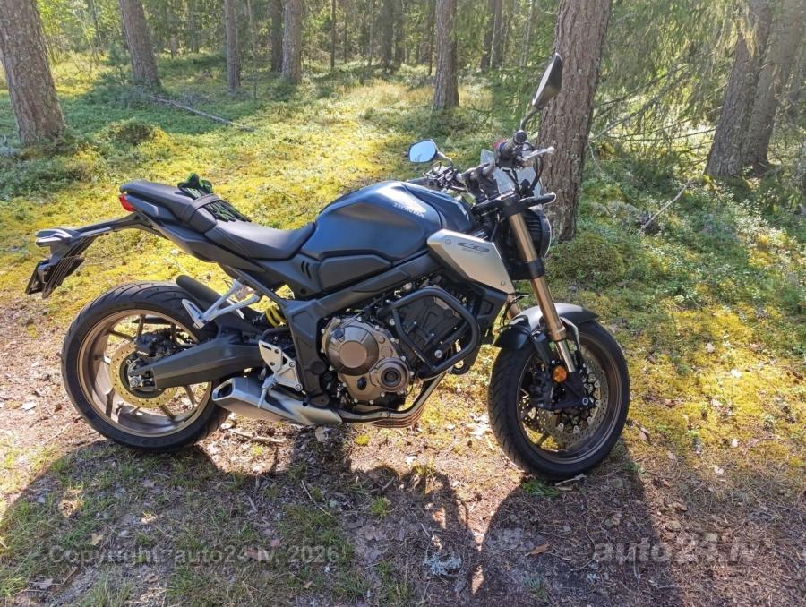 Zils Honda Cb 650 2019 Tallina, ar dzinēja tilpumu 0.65 L un nobraukumu 9 tūkst. km par 6000 €, foto 1 vietnē AUTOMOTO.COM.LV