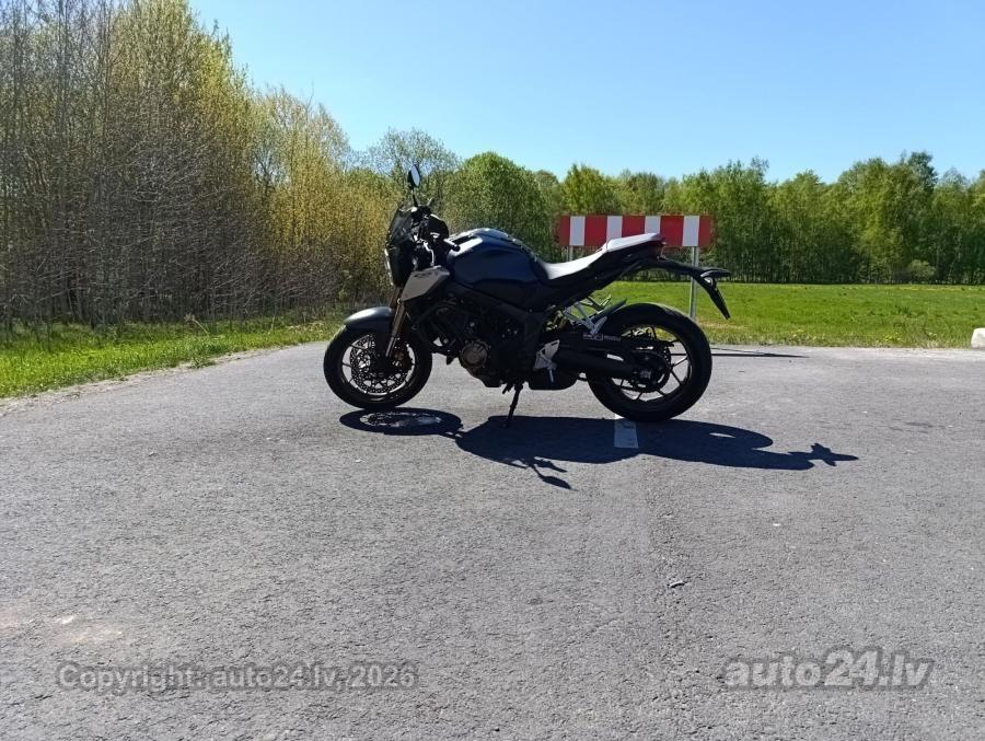 Zils Honda Cb 650 2019 Tallina, ar dzinēja tilpumu 0.65 L un nobraukumu 9 tūkst. km par 6000 €, foto 4 vietnē AUTOMOTO.COM.LV