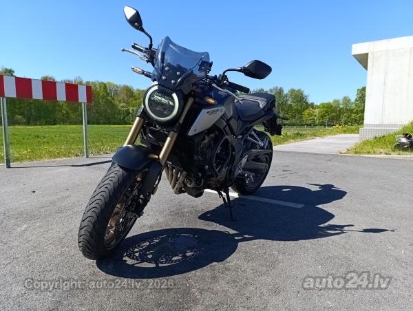 Zils Honda Cb 650 2019 Tallina, ar dzinēja tilpumu 0.65 L un nobraukumu 9 tūkst. km par 6000 €, foto 4 vietnē AUTOMOTO.COM.LV