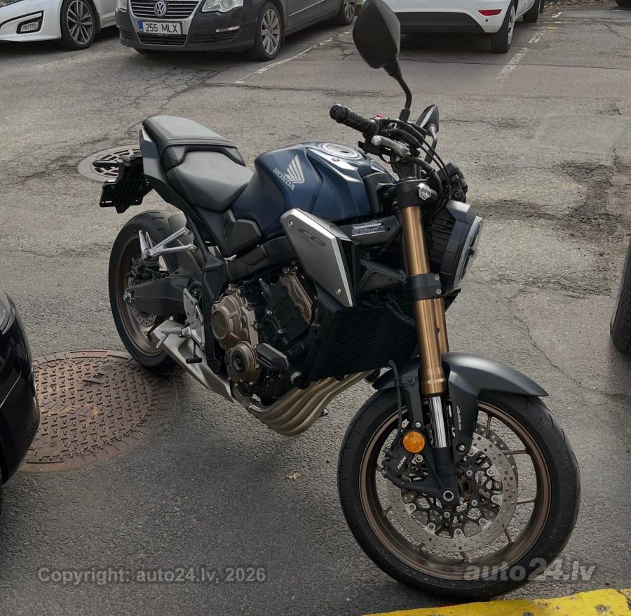 Blue Honda Cb 650 2022 in Tallinn, with an engine capacity of 0.65 L and mileage of 2 thousand km for 7499 €, photo 5 on AUTOMOTO.COM.LV