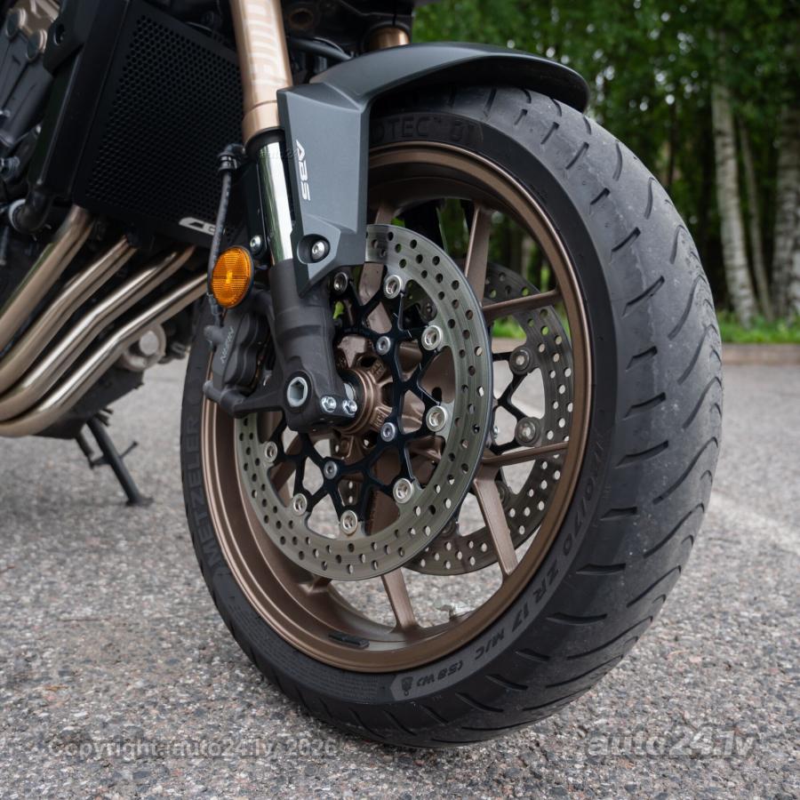 Grey Honda Cb 650 2020 in Tartu, with an engine capacity of 0.65 L and mileage of 25 thousand km for 5050 €, photo 4 on AUTOMOTO.COM.LV