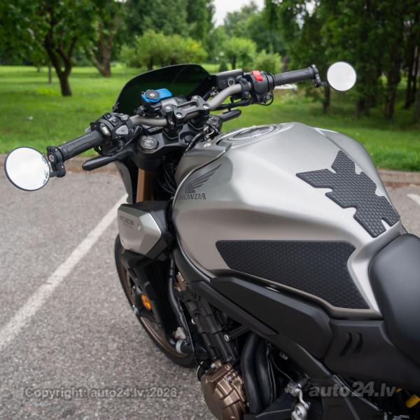 Grey Honda Cb 650 2020 in Tartu, with an engine capacity of 0.65 L and mileage of 25 thousand km for 5050 €, photo 9 on AUTOMOTO.COM.LV