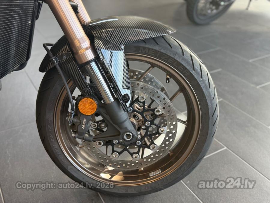 Grey Honda Cb 650 2021 in Tallinn, with an engine capacity of 0.65 L and mileage of 33 thousand km for 5990 €, photo 11 on AUTOMOTO.COM.LV