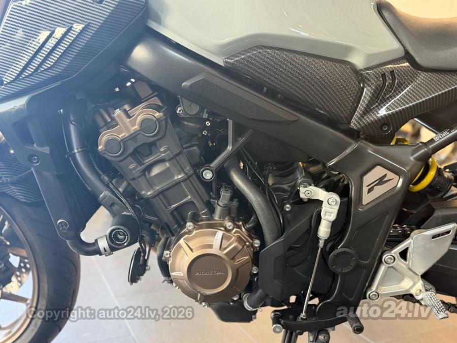 Grey Honda Cb 650 2021 in Tallinn, with an engine capacity of 0.65 L and mileage of 33 thousand km for 5990 €, photo 19 on AUTOMOTO.COM.LV